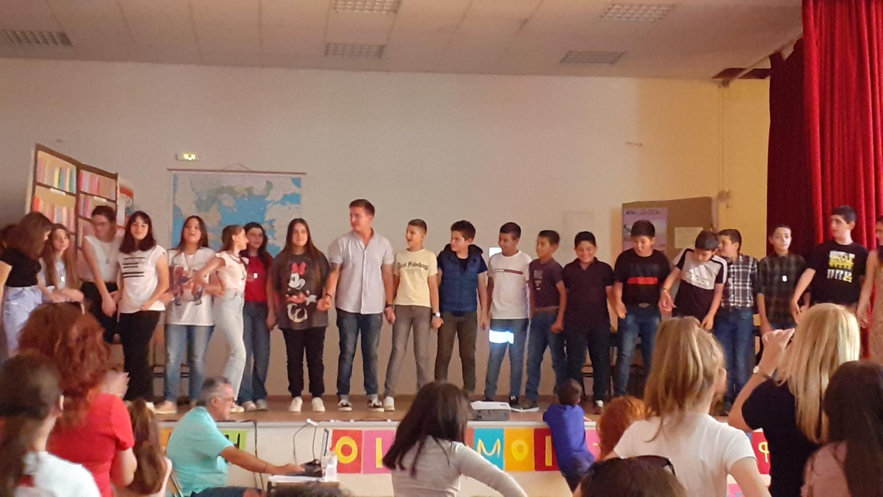 ΕΟΡΤΑΣΤΙΚΟ ΚΛΙΜΑ ΣΤΗΝ ΤΕΛΕΤΗ ΑΠΟΦΟΙΤΗΣΗΣ – 1ο Δημοτικό Σχολείο Ανωγείων